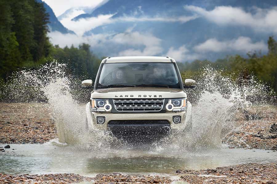 2016 Land Rover LR4 Amazes Wayne and Melbourne, PA Drivers