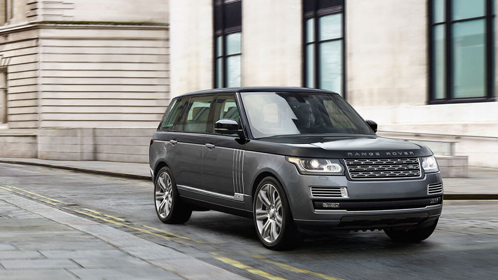 The 2017 Land Rover Range Rover Maximizes Luxury and Performance